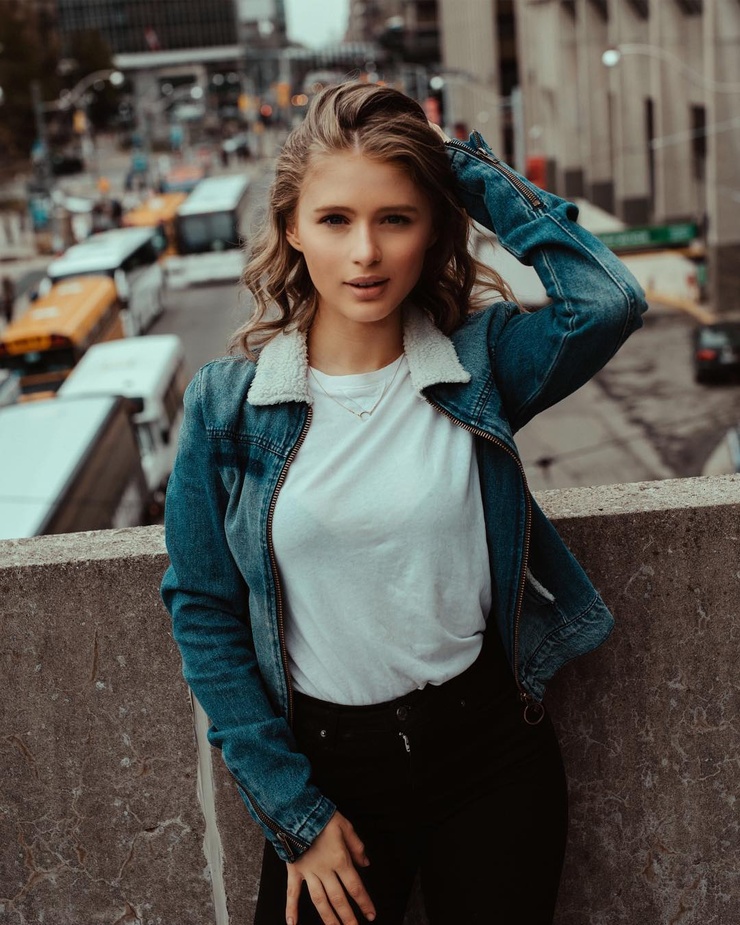 Picture of Alexandra Beaton