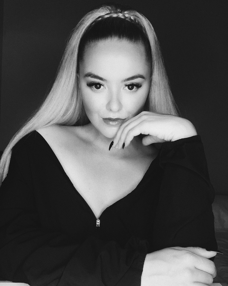 Picture of Alexandra Rotan