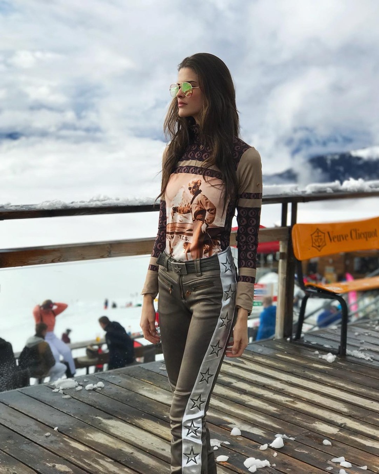 CAROL MENDES picture