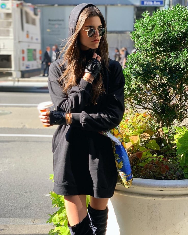 Image of CAROL MENDES