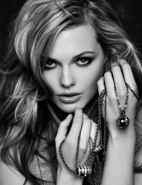 Picture of lauren innes