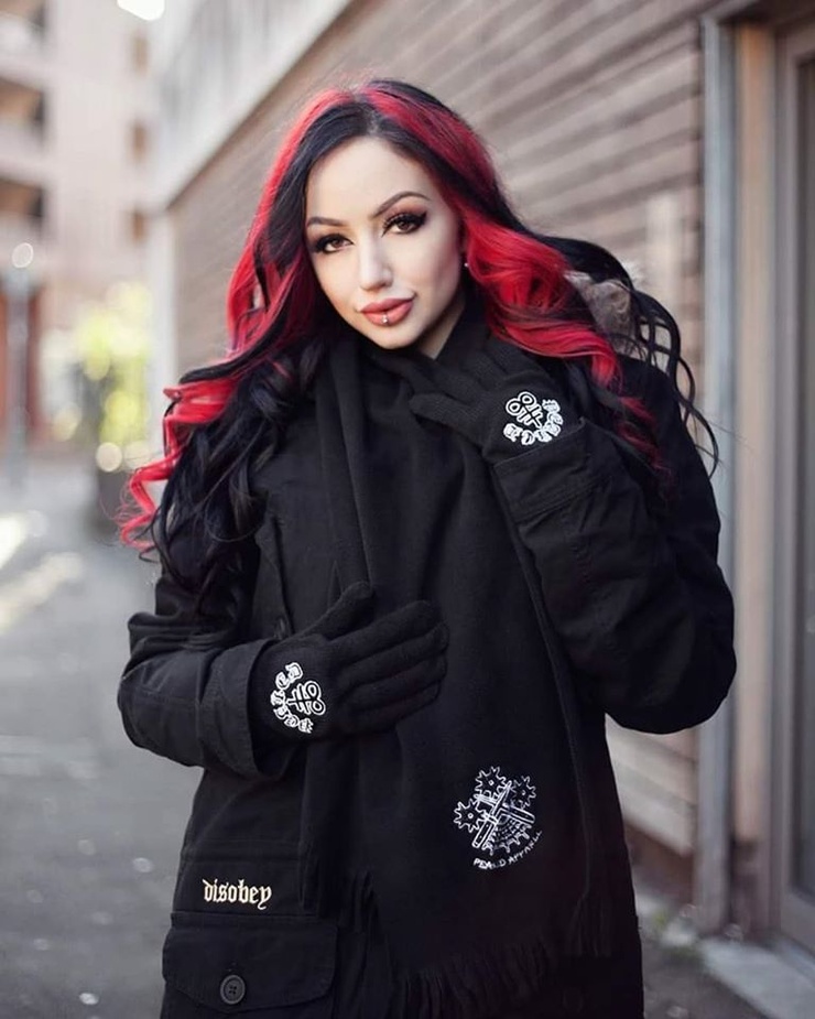 Picture of Dani Divine