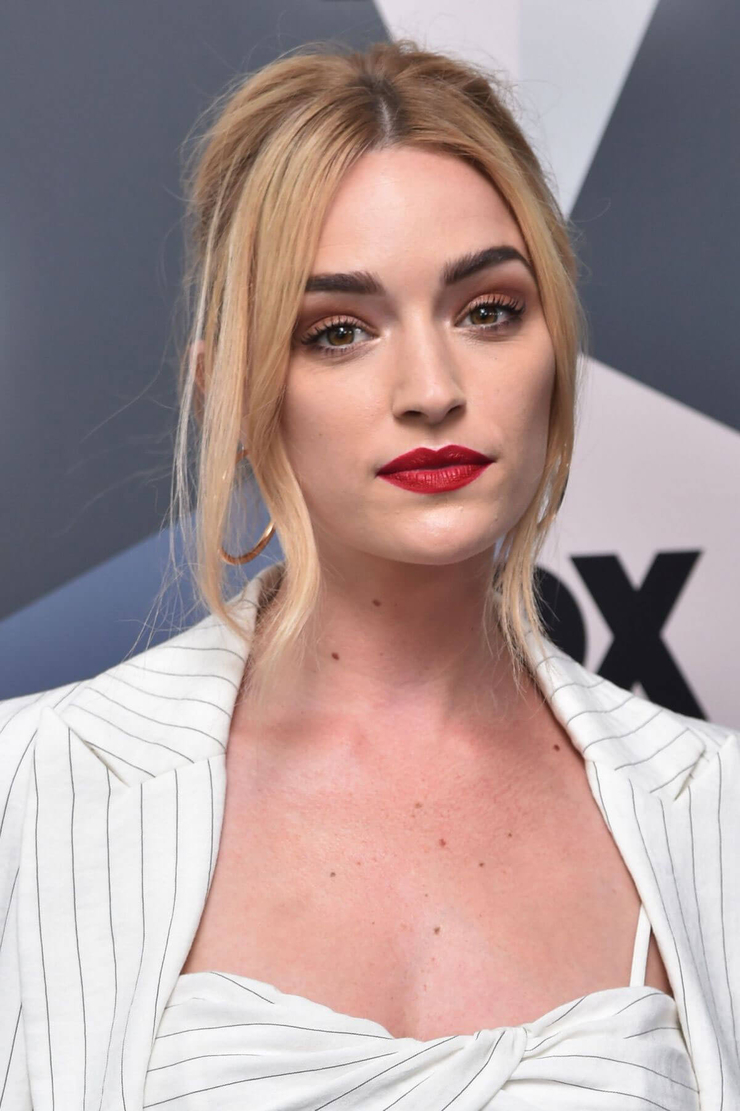 Picture of Brianne Howey