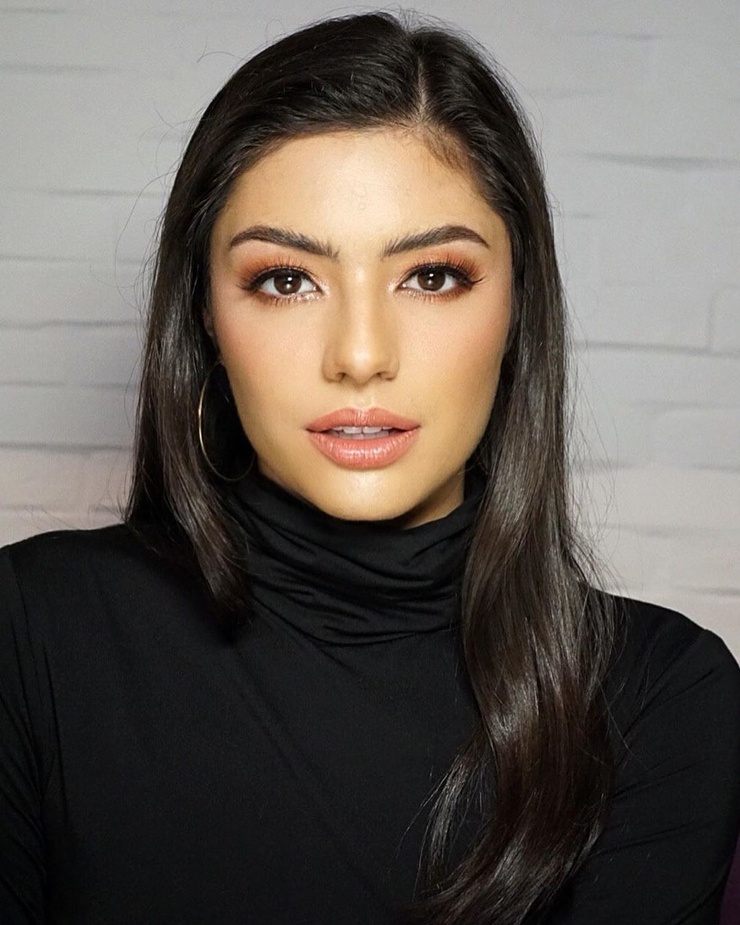 Picture of Thia Thomalla