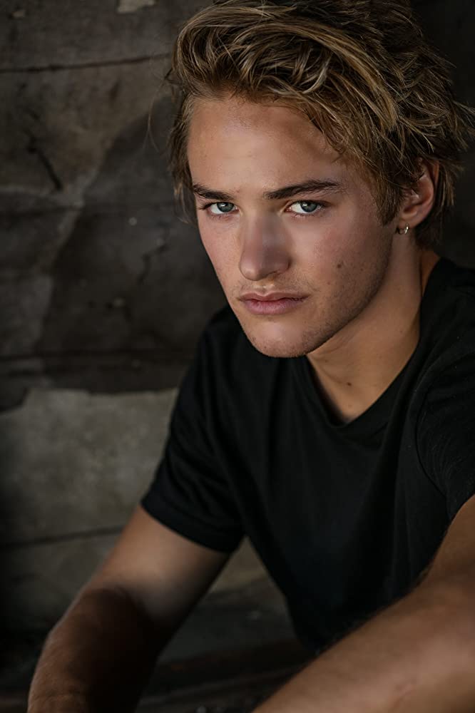 Mitchell Hoog picture