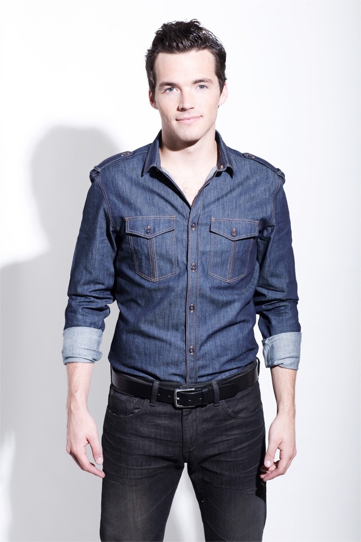 Picture of Ian Harding