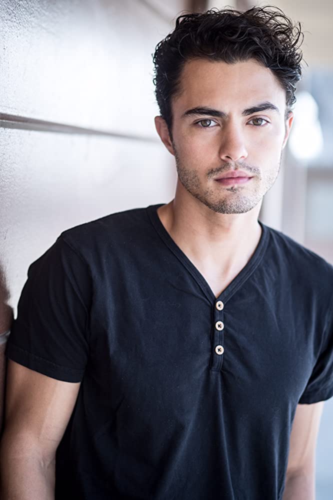 Picture of Darren Barnet