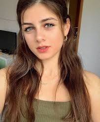 Picture of Derya Flechtner