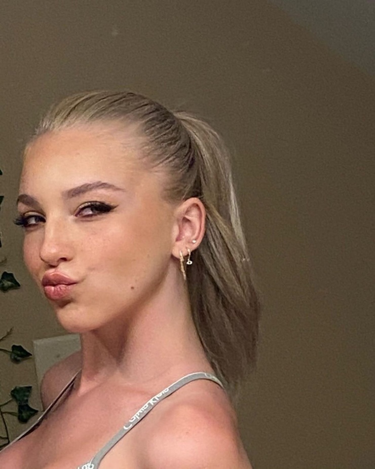 Brynn Rumfallo image