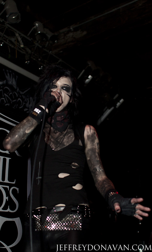Andy Sixx picture