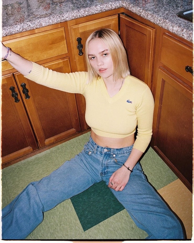 Carlie Hanson picture