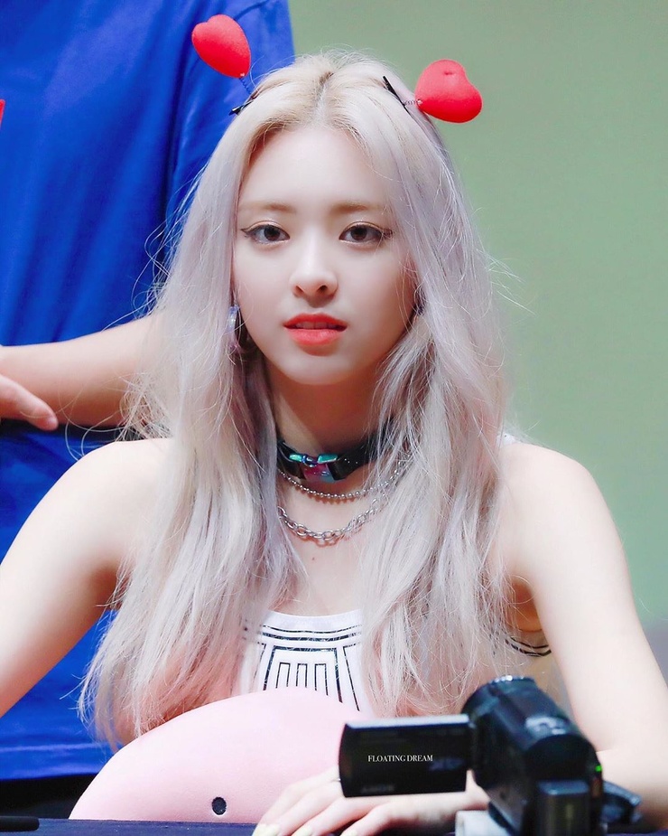 Image of Yuna (ITZY)