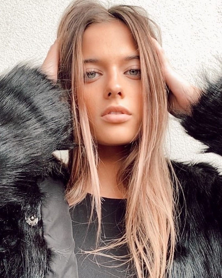 Picture of taya brooks