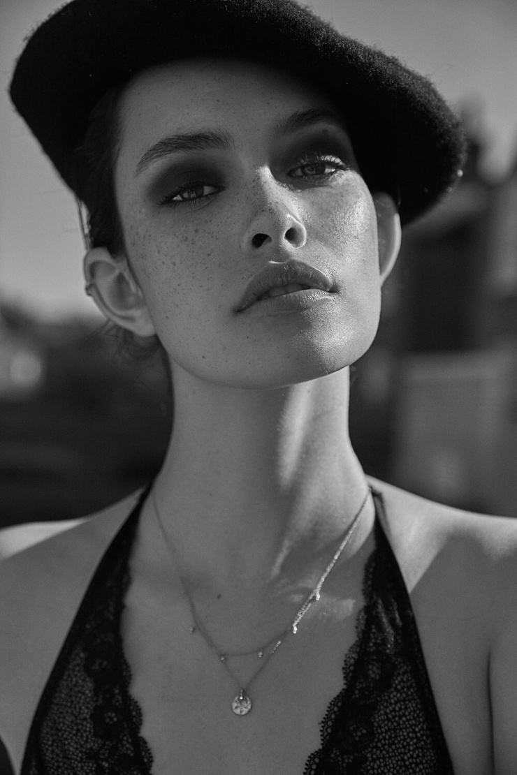 Image of Zoe Barnard