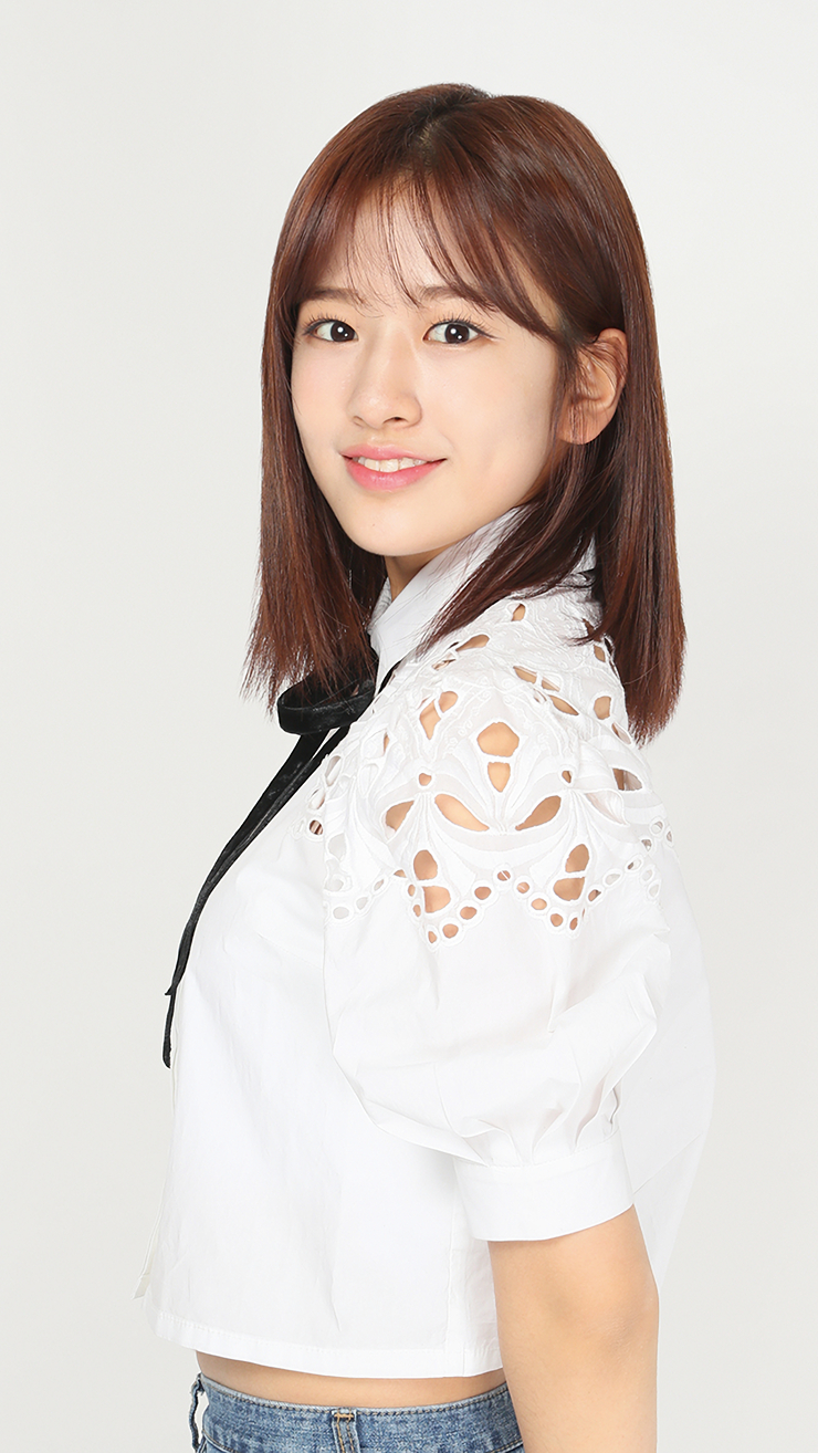 Picture of Ahn Yujin