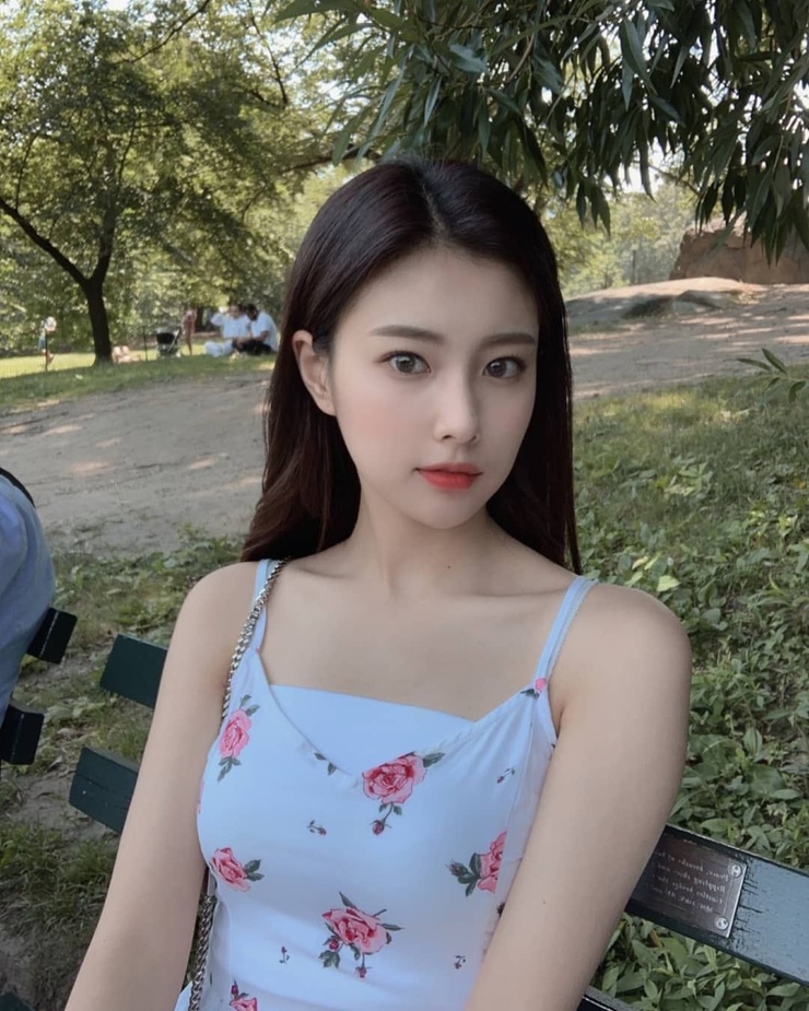 Picture of Kang Hyewon
