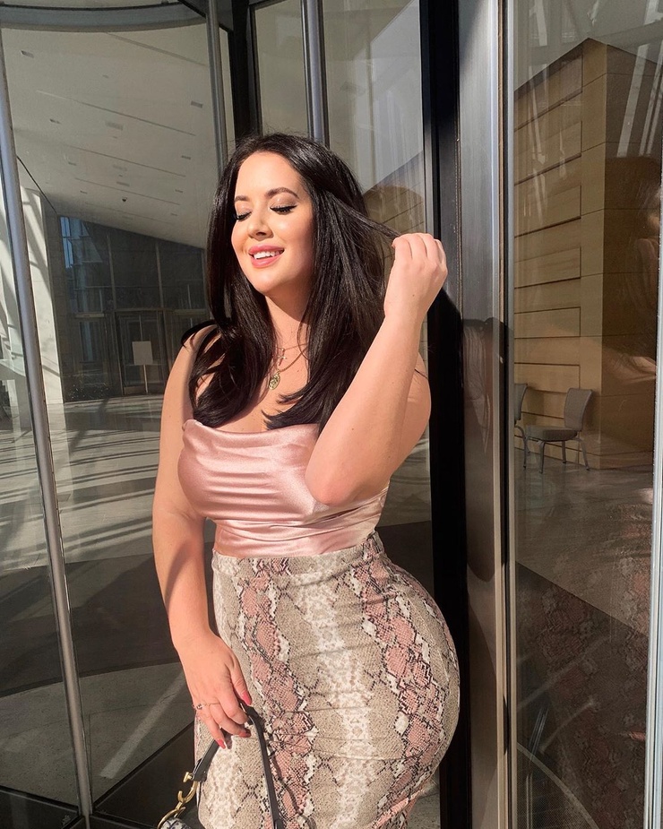 Picture of Holly Luyah