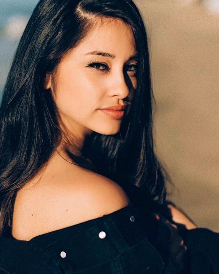 Picture of Yvette Monreal