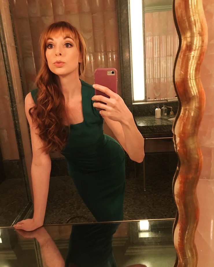 Lisa Foiles image