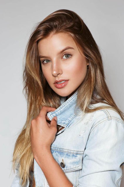 Picture of mariana becker