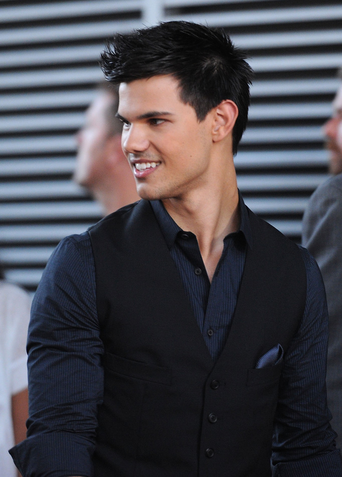 Taylor Lautner picture