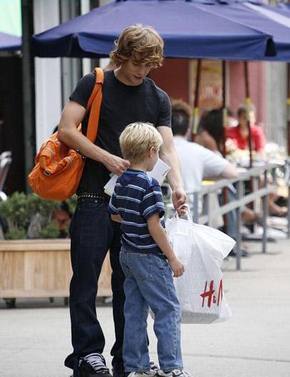 Dustin Milligan picture