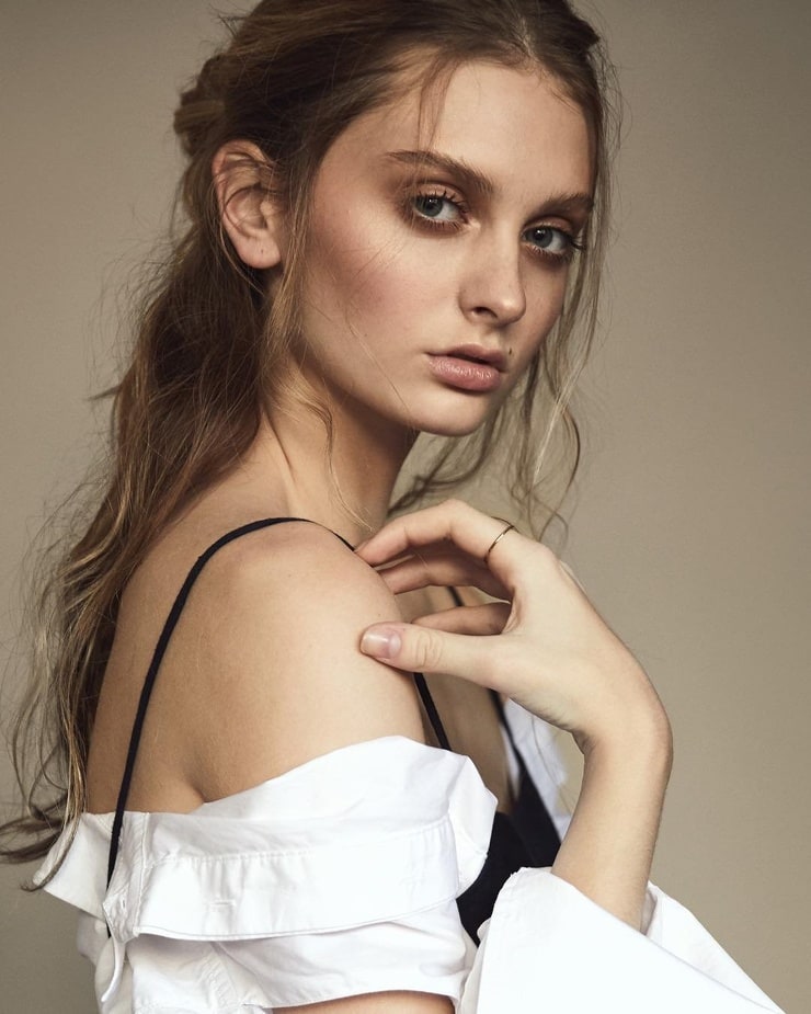 Sarah Armstrong model picture