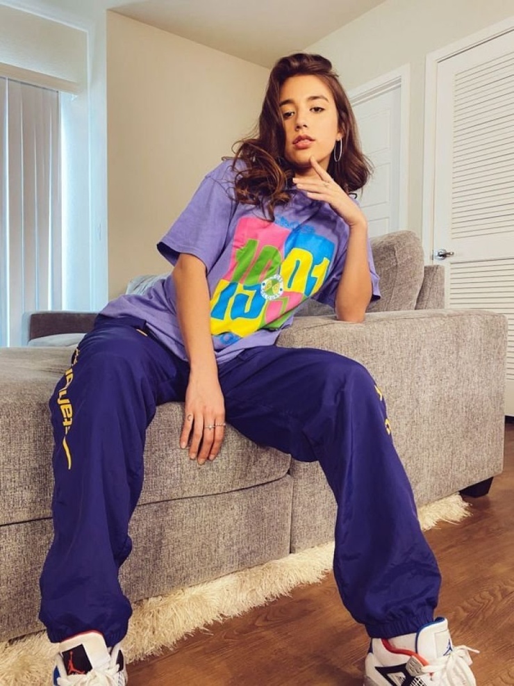 Alaina Castillo image