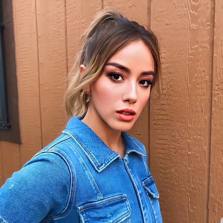 Picture of Chloe Bennet
