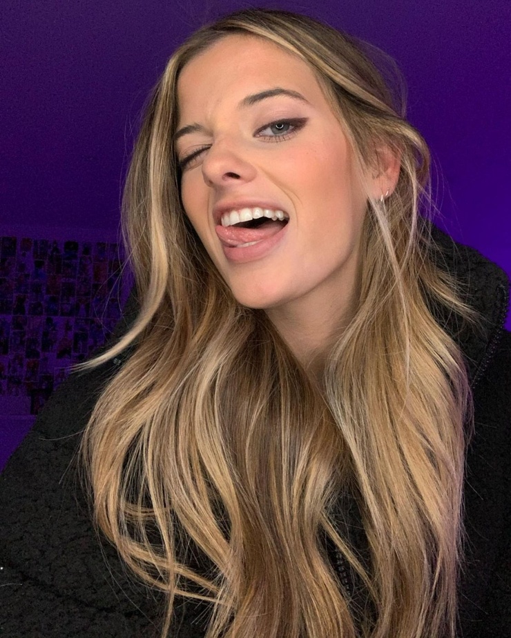 Picture of taya brooks