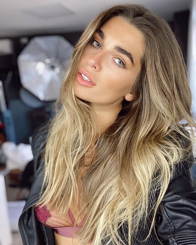 Estefanía Bernal image