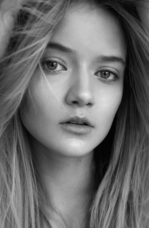 Anna Fischer model picture