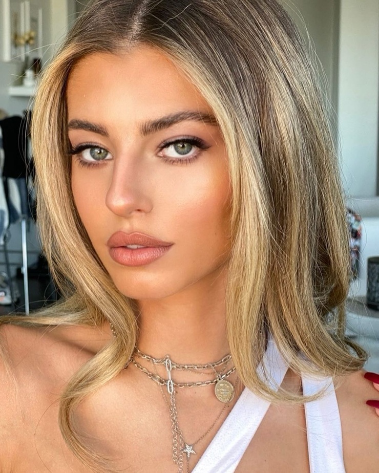 Picture of Eliana Jones