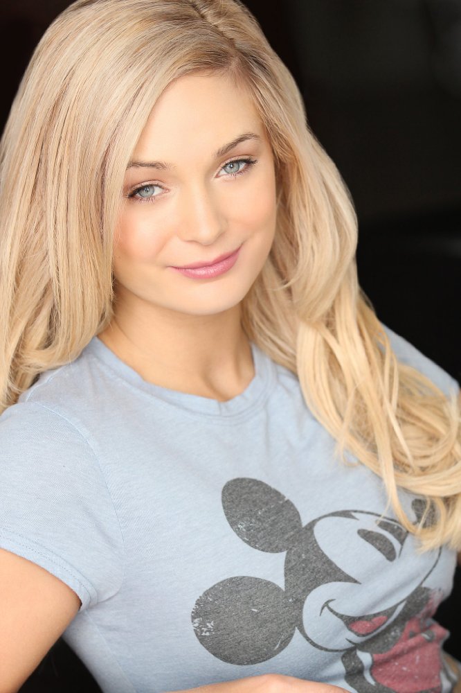 Picture of Courtney Paige