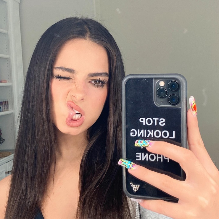 Addison Easterling picture