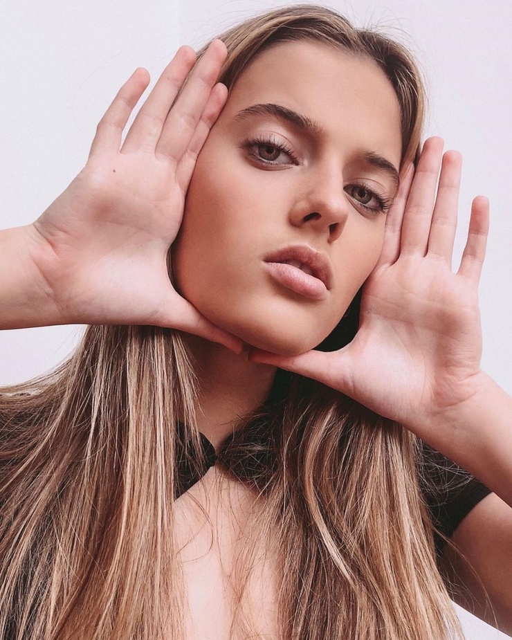 Picture of taya brooks