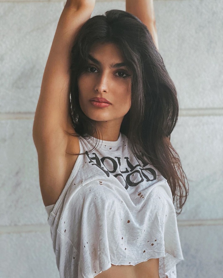 Yael Cohen Model Image