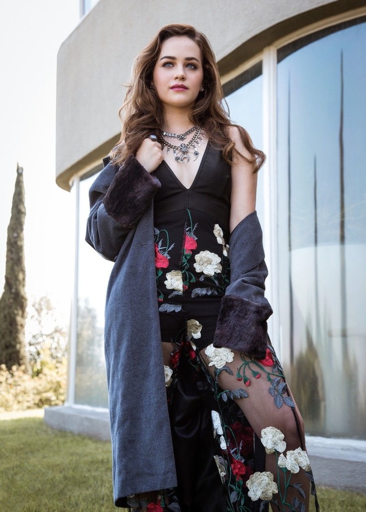 Picture of Mary Mouser