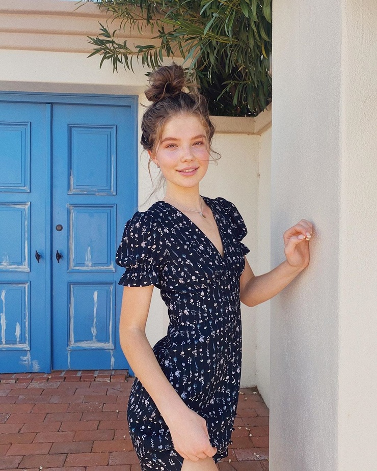 Picture of Ellie Thumann