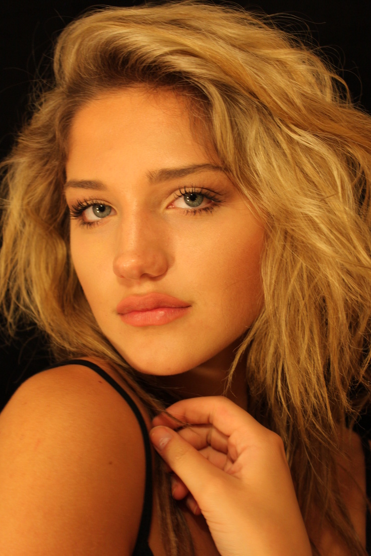 Lynnea Smith picture