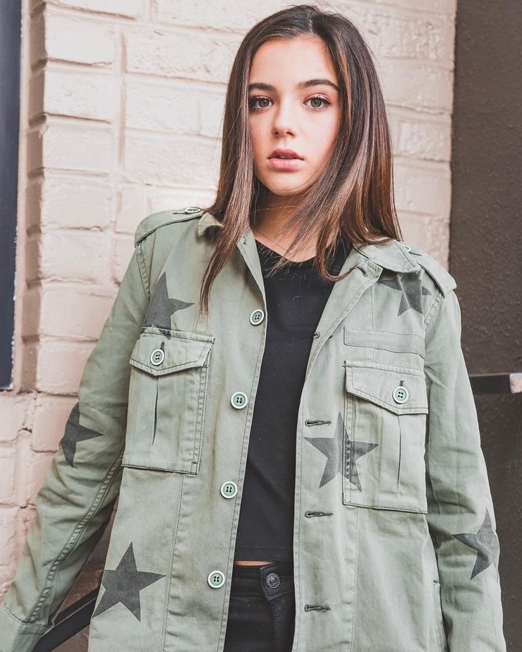 Picture of Alexa Nisenson