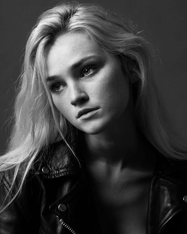 Picture of Alexa Reynen