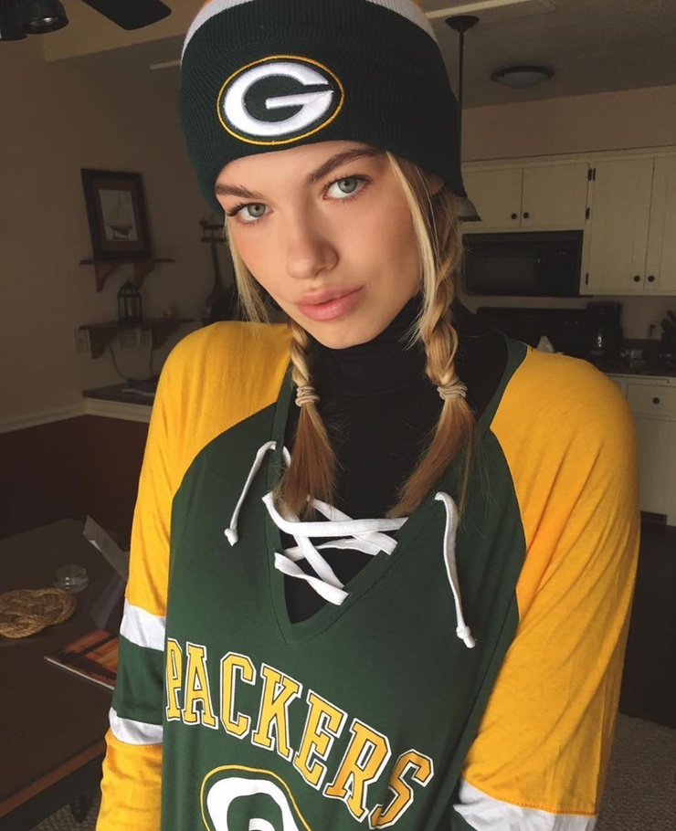 Picture of Hailey Clauson