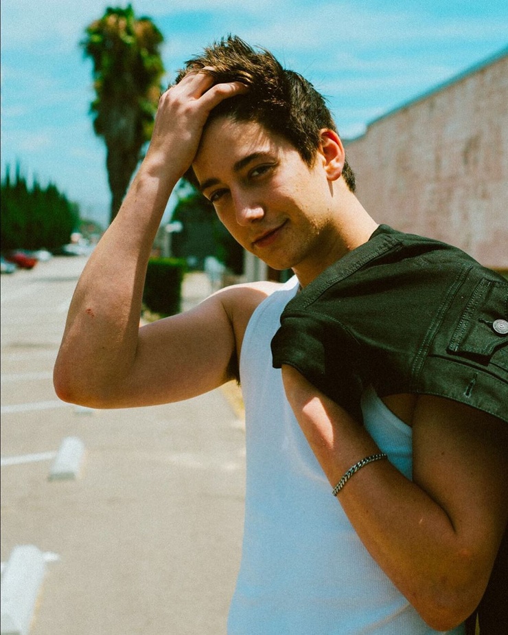 Milo Manheim image