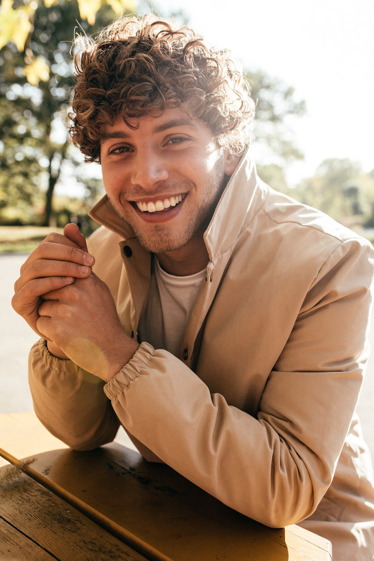 Picture of Eyal Booker