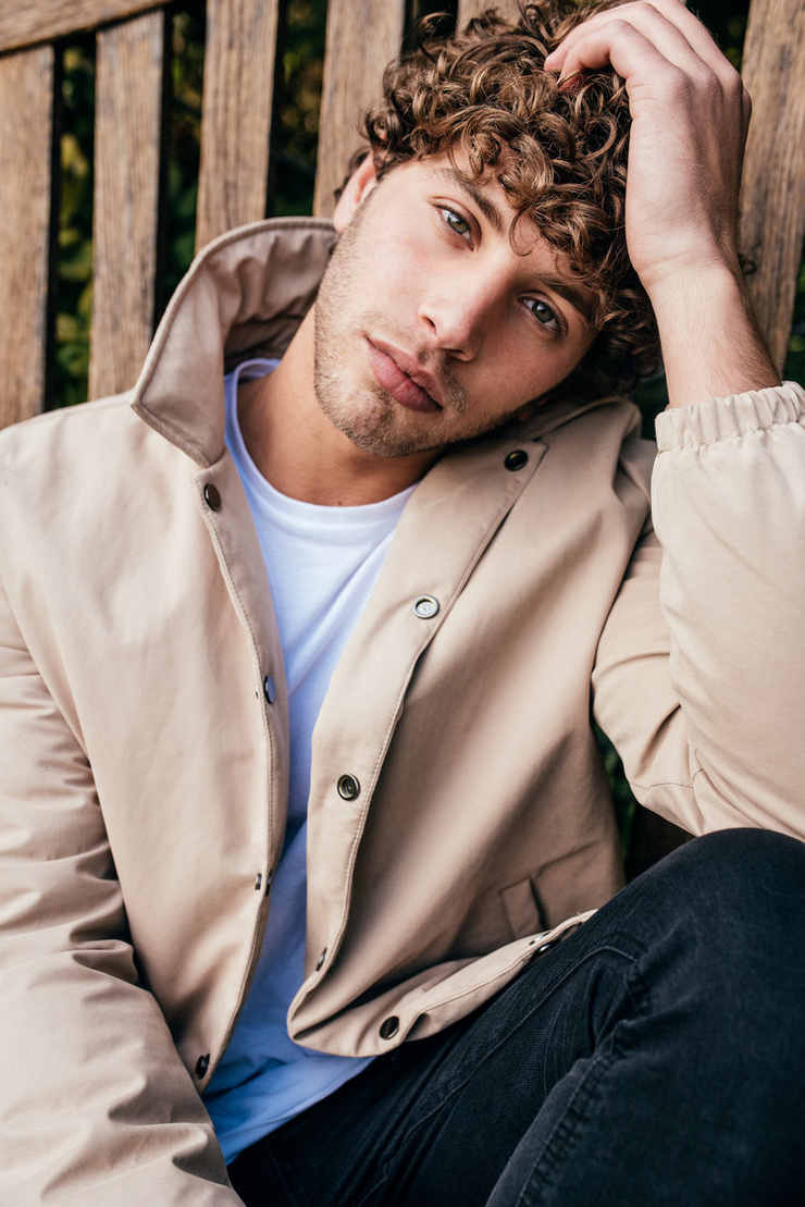 Picture of Eyal Booker