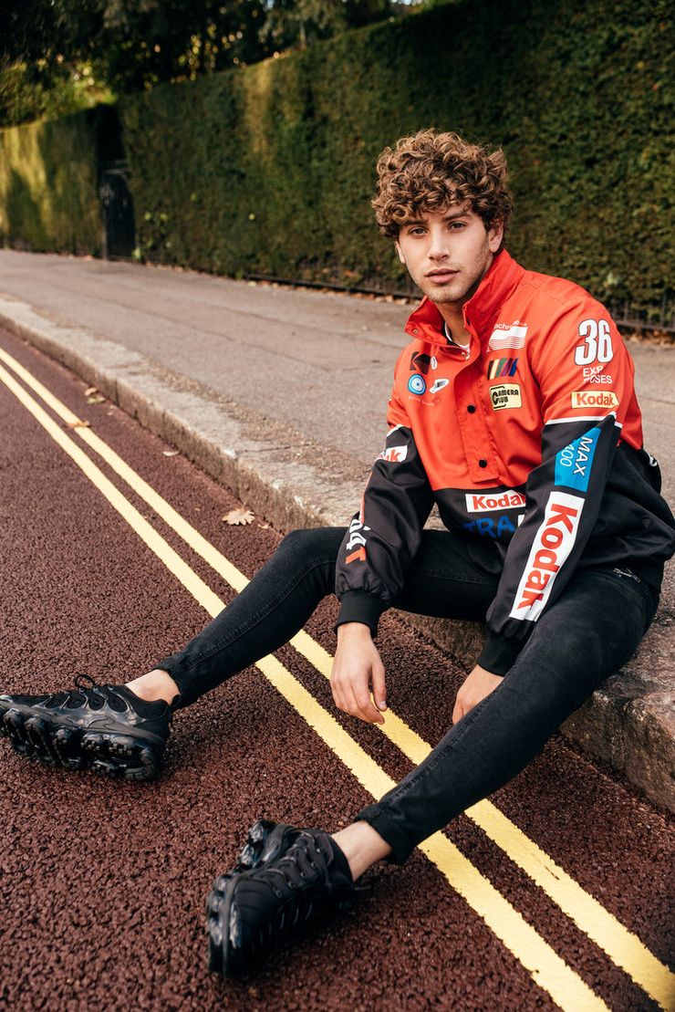 Picture of Eyal Booker