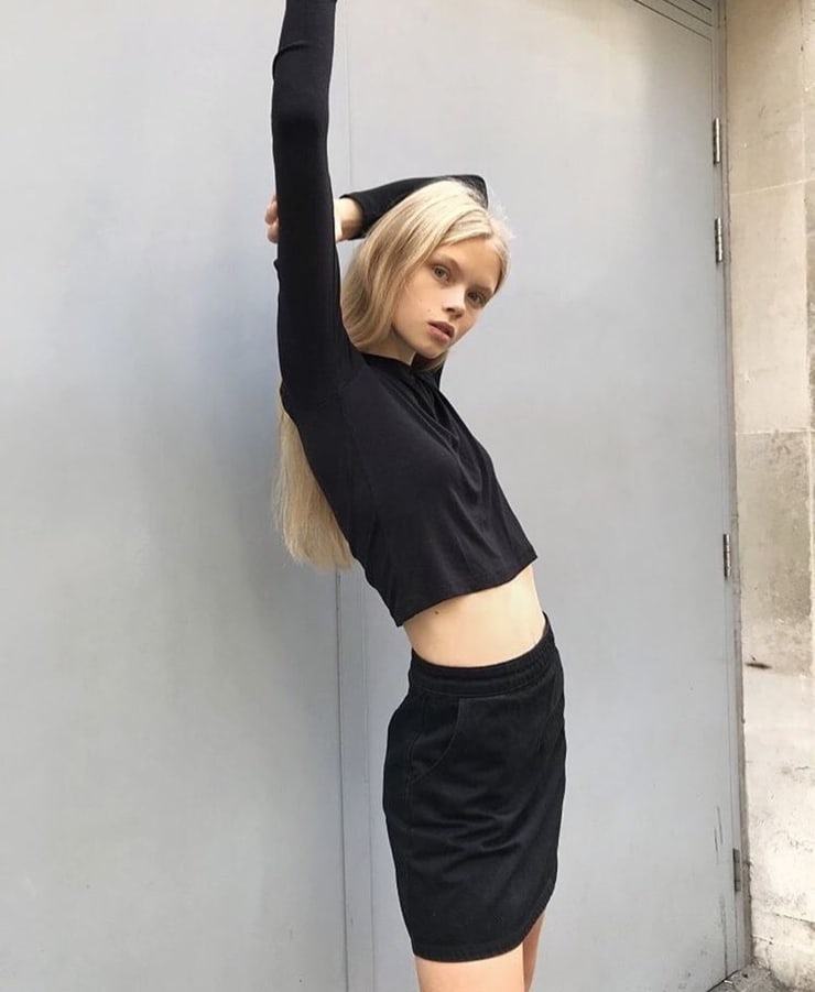Evie Harris image