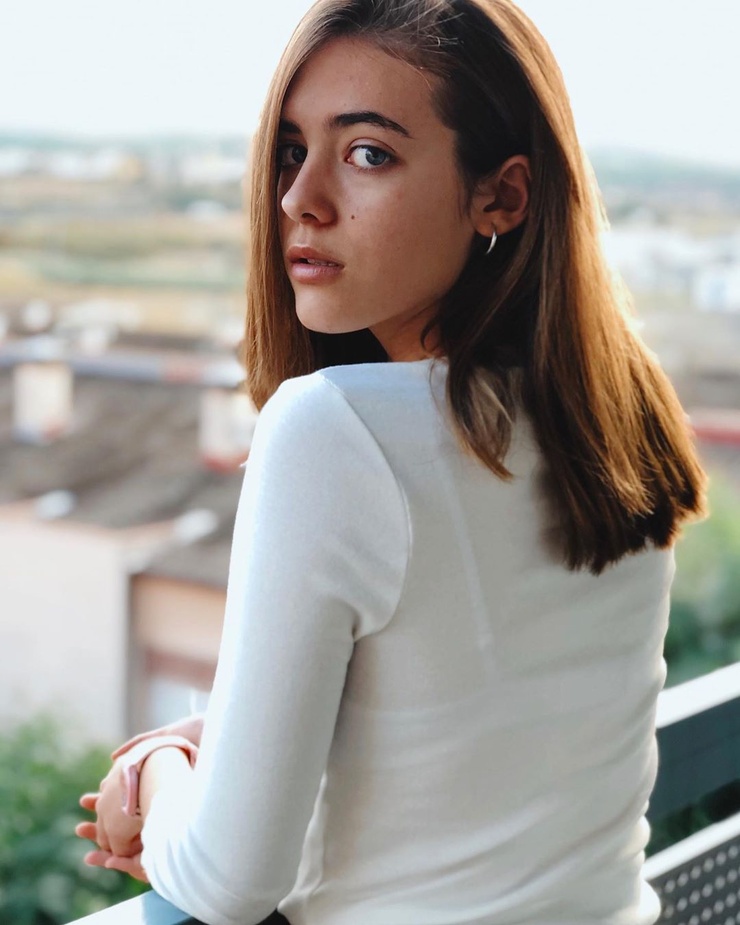 Picture of Lia Hill