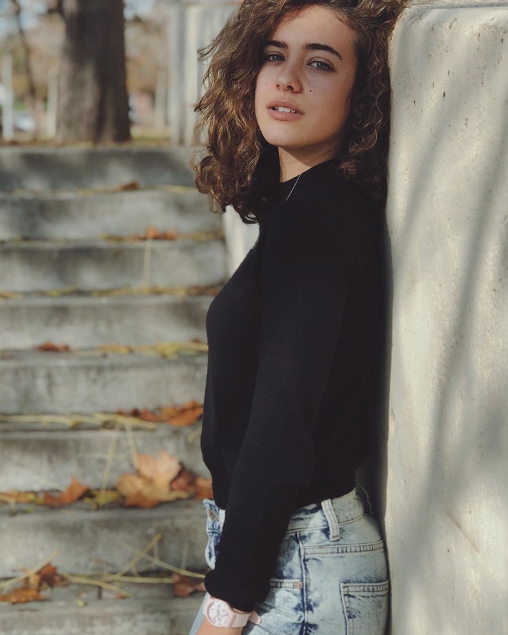 Picture of Lia Hill